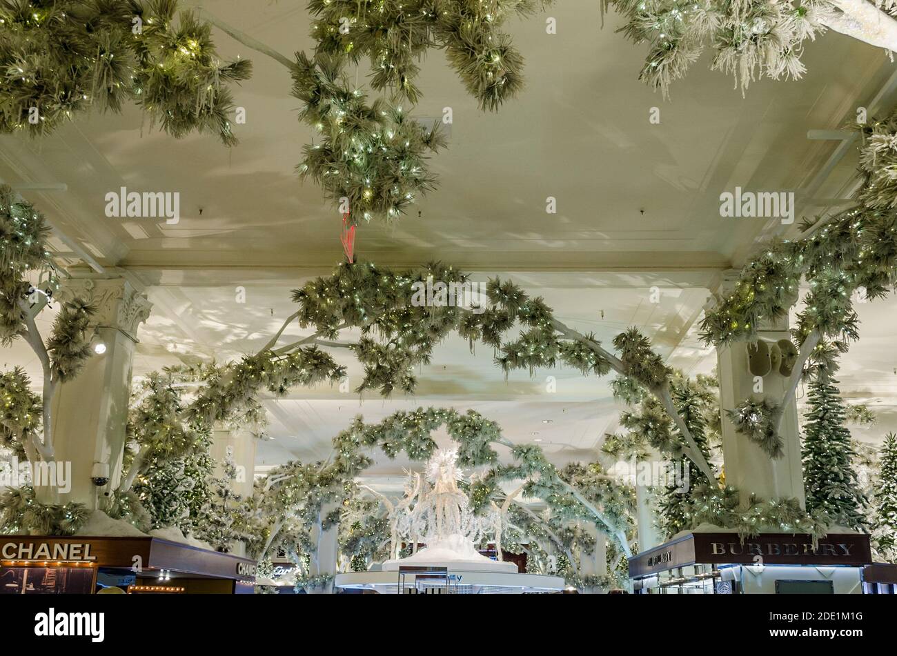 Retail branches hi-res stock photography and images - Alamy