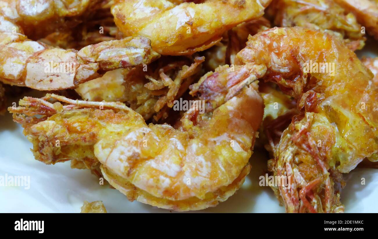 Chinese style fried prawns, with the shells still attached Stock Photo ...