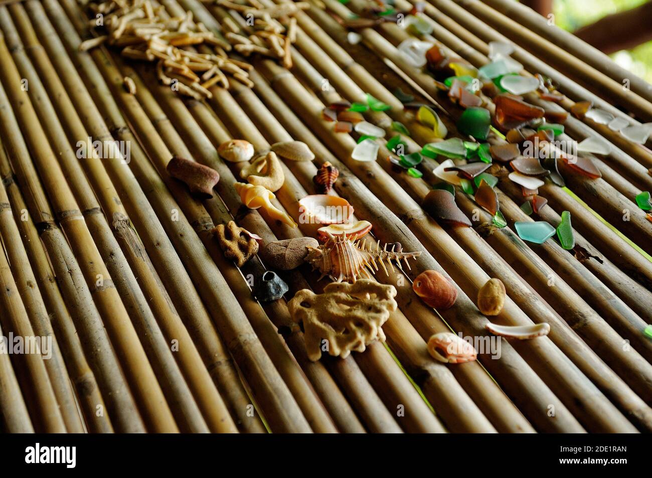 Broken glass bottles beach hi-res stock photography and images - Alamy