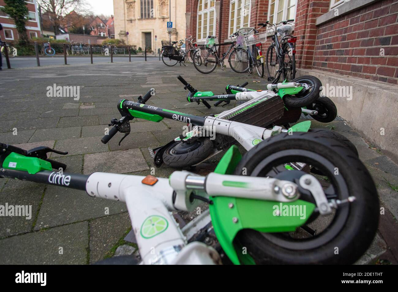 Scooters blocking sidewalk hi-res stock photography and images - Alamy