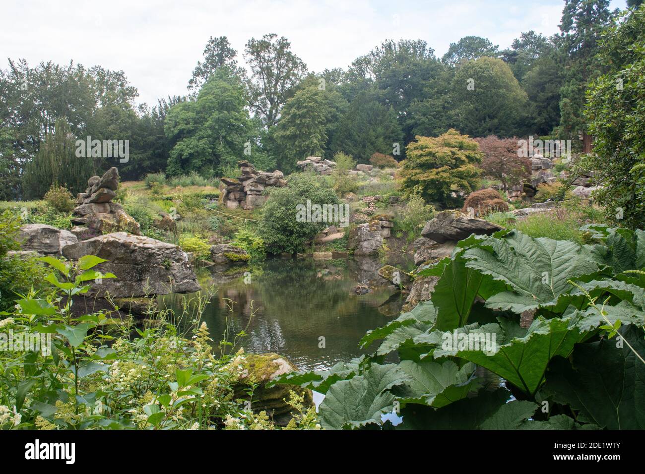 Pool in rock garden hi-res stock photography and images - Alamy