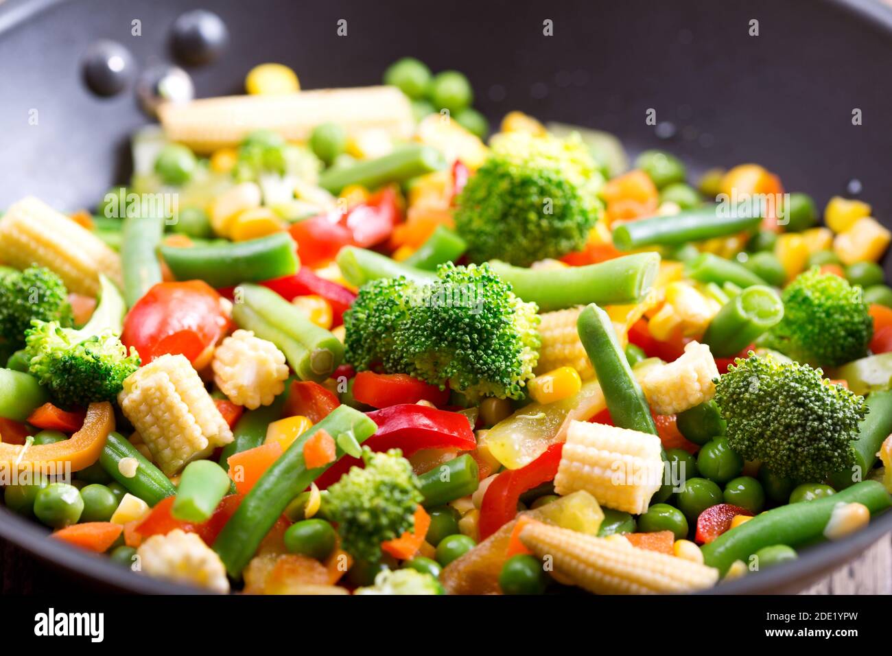 stir fried vegetables in the pan Stock Photo - Alamy