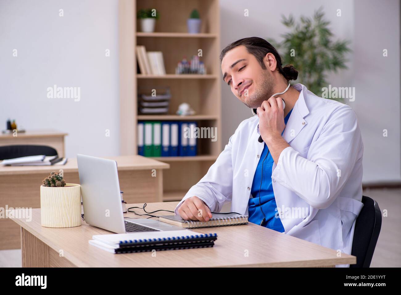 Angry male doctor computer hi-res stock photography and images - Alamy