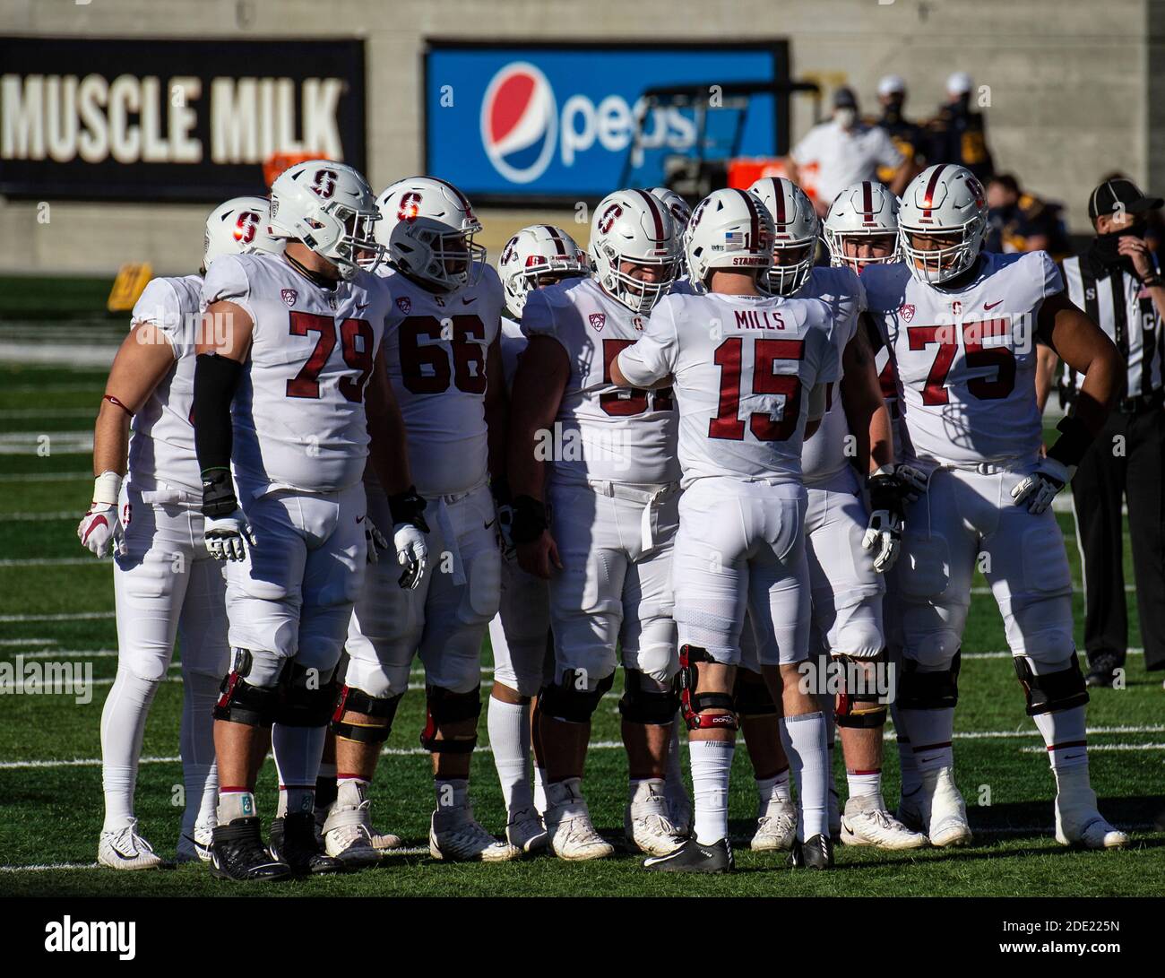 Quarterback huddle hi-res stock photography and images - Alamy