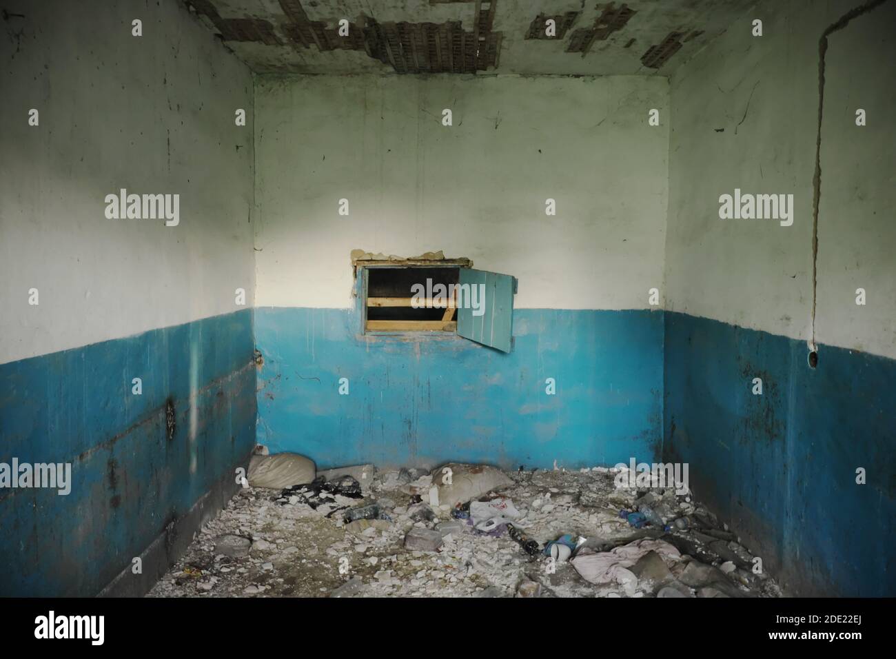 Rotting crumbling hi-res stock photography and images - Alamy