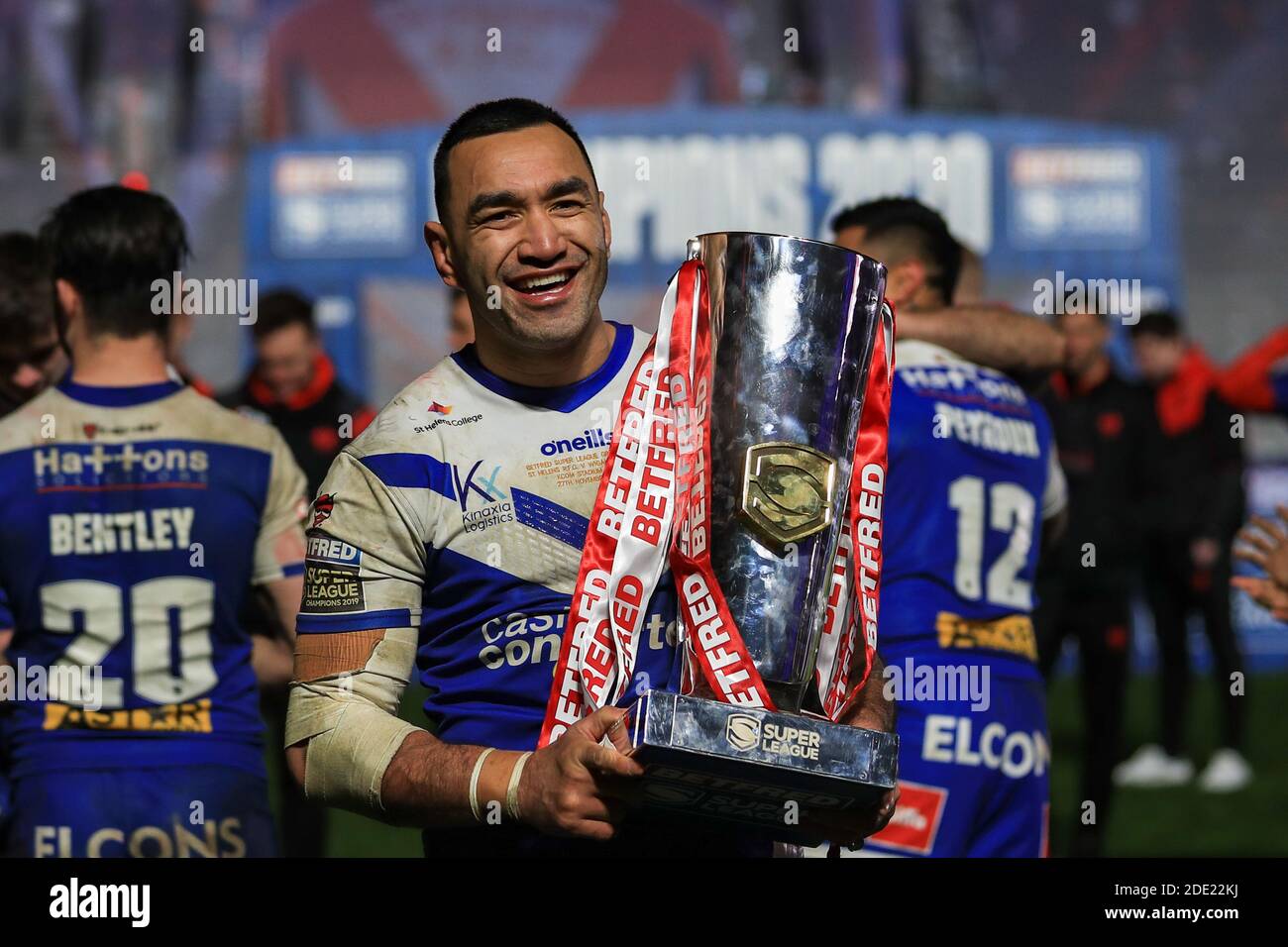 Zeb Taia (11) of St Helens celebrates Stock Photo - Alamy