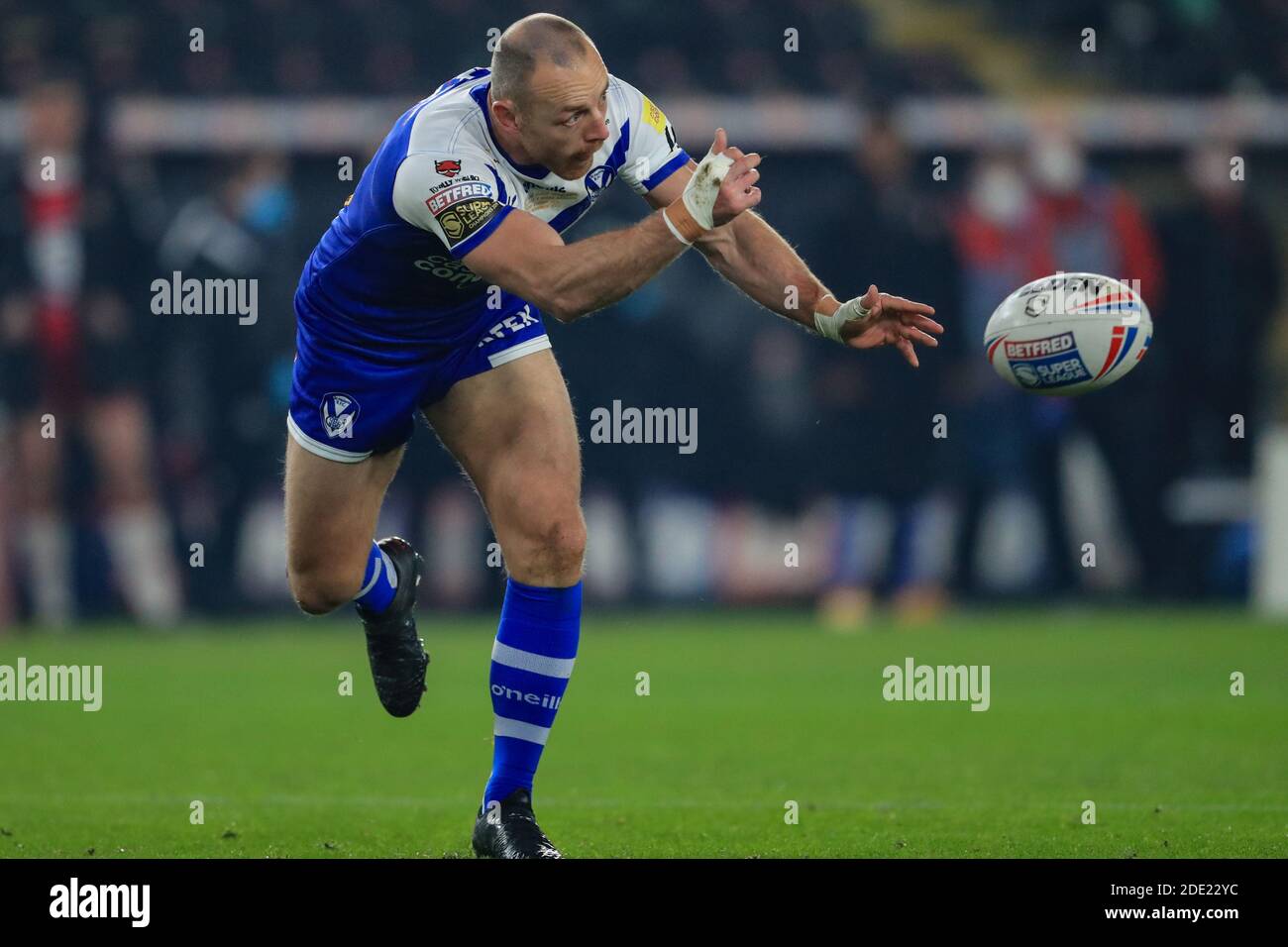 James Roby (9) of St Helens in action during the game Stock Photo - Alamy