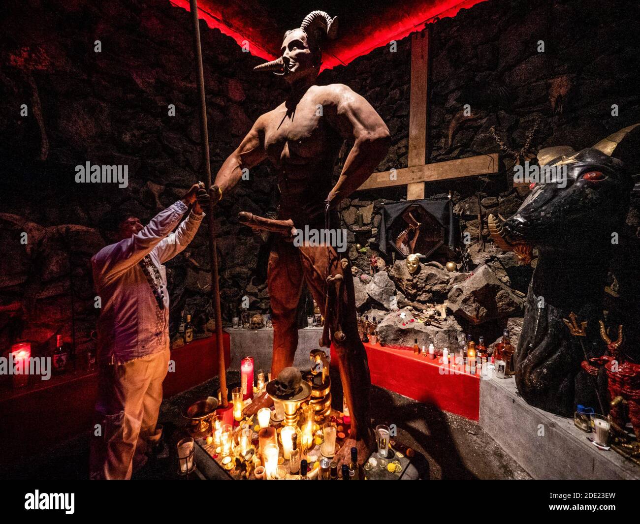 View of Enrique Marthen Bedron's Cave of Lucifer in Catemaco. Work of ...