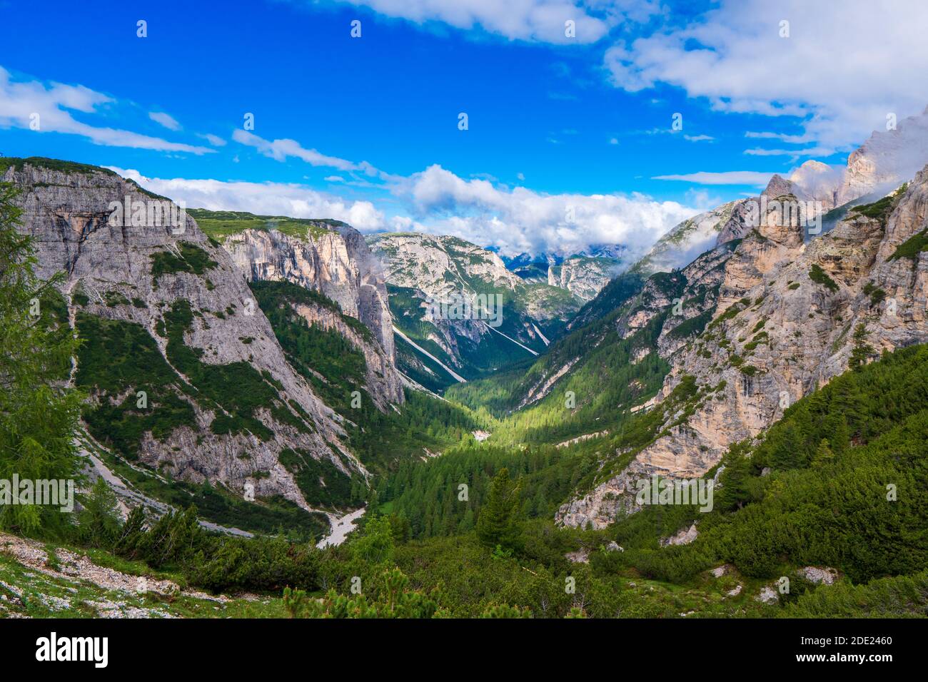 Valley v shaped valley hi-res stock photography and images - Alamy