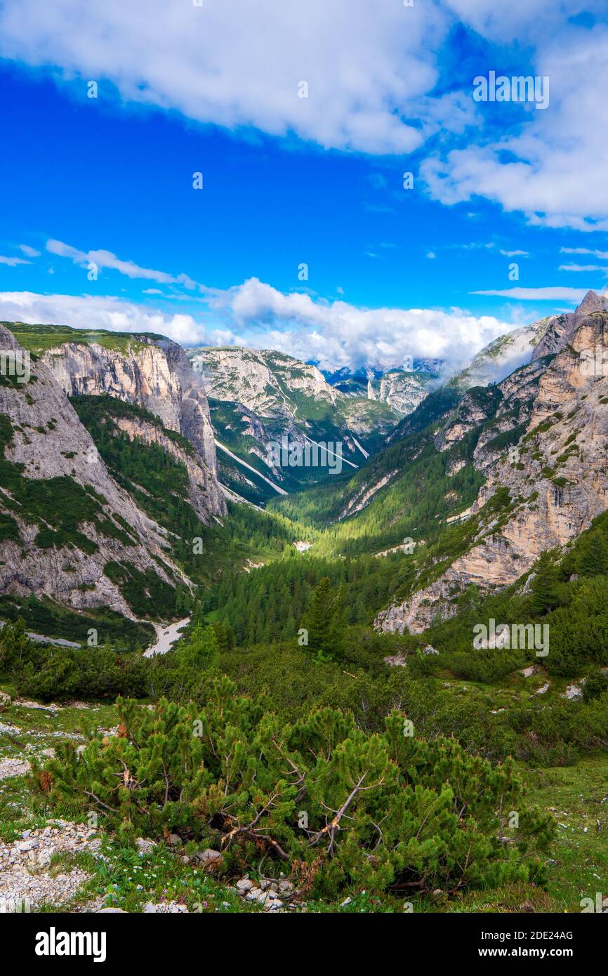 Valley v shaped valley hi-res stock photography and images - Alamy