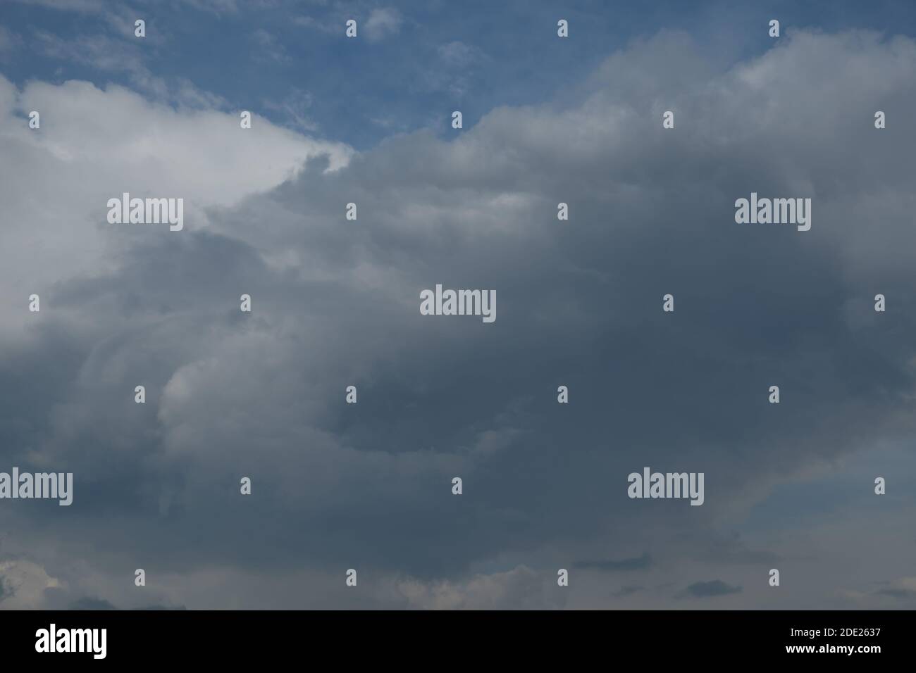 Gray pre-storm clouds in the sky. Background Stock Photo - Alamy