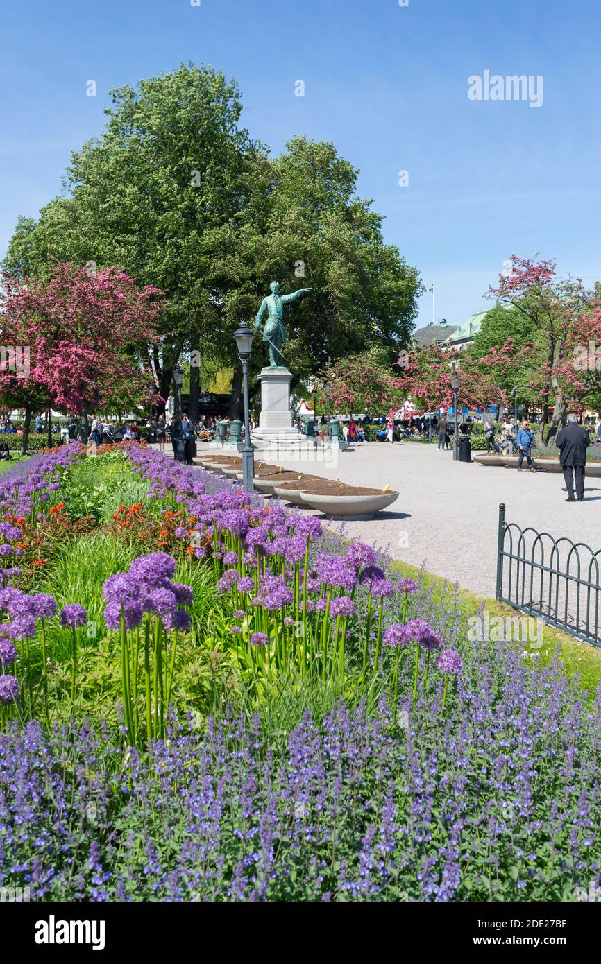 View of flowers and statue in Kungsträdgården, Stockholm, Sweden ...