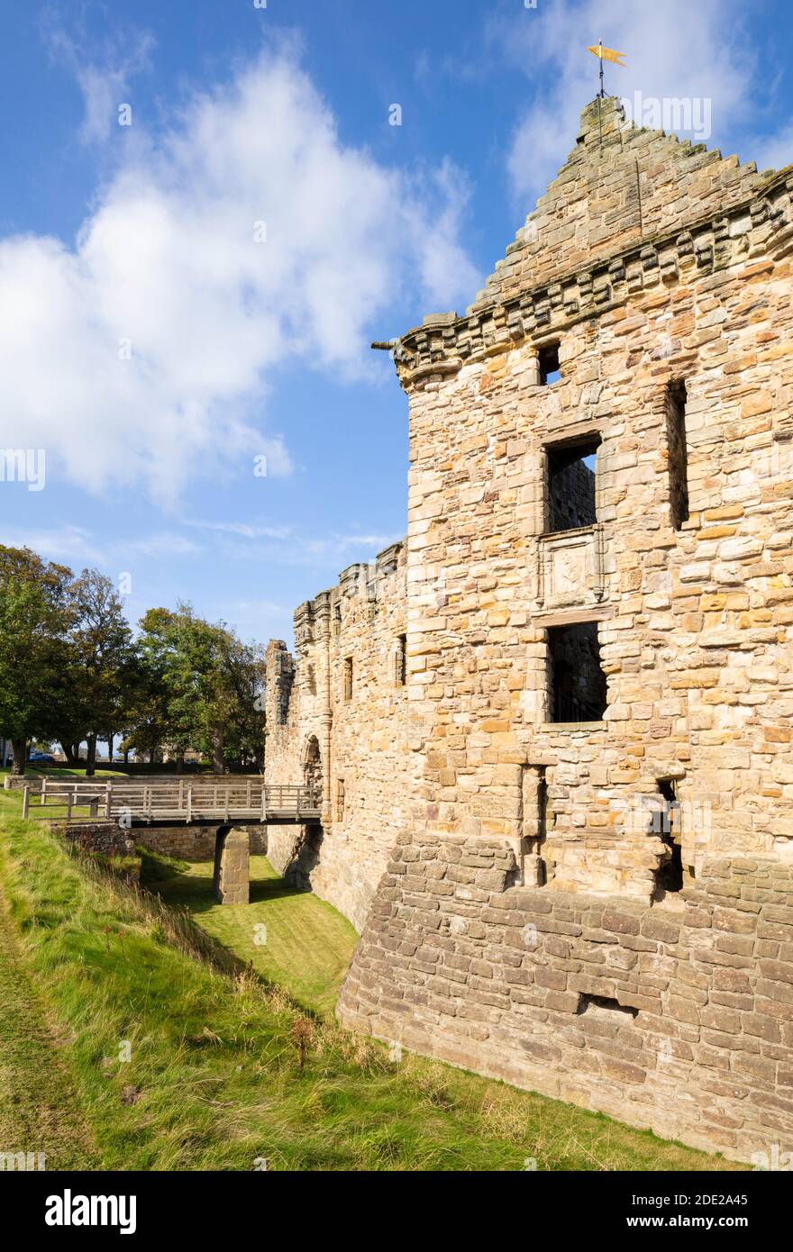 Burgh castle hi-res stock photography and images - Alamy