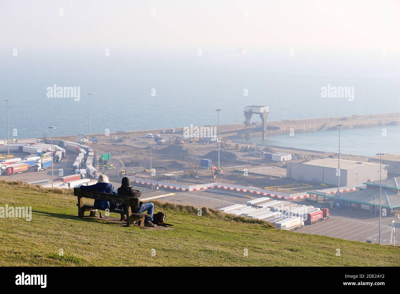 Dover, Kent, UK. 28 Nov, 2020. UK Weather: Foggy weather in large parts ...