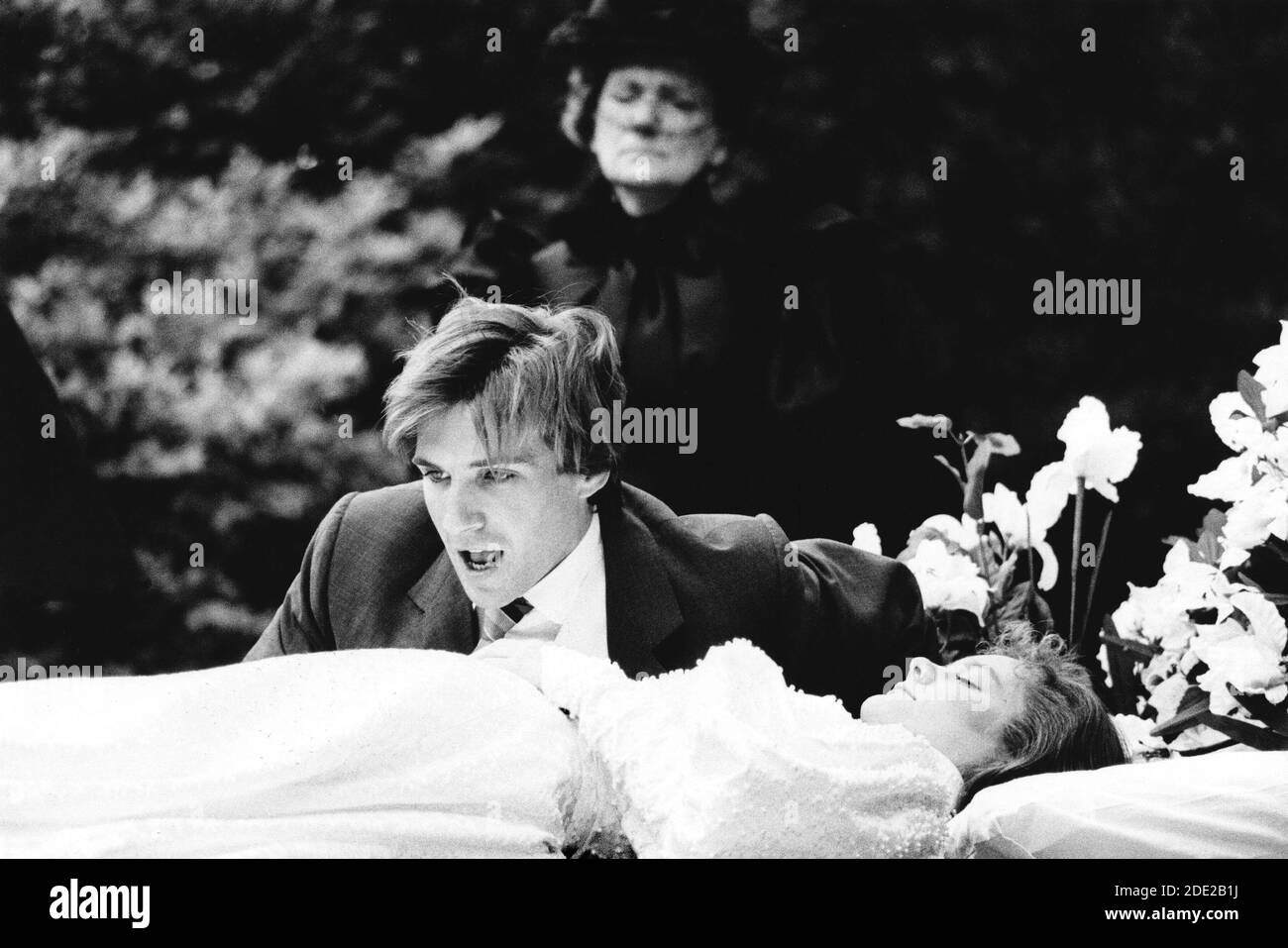 Ralph Fiennes (Romeo), Sarah Woodward (Juliet - apparently dead) in ...