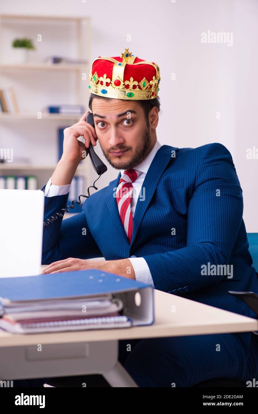 King businessman employee working in the office Stock Photo - Alamy