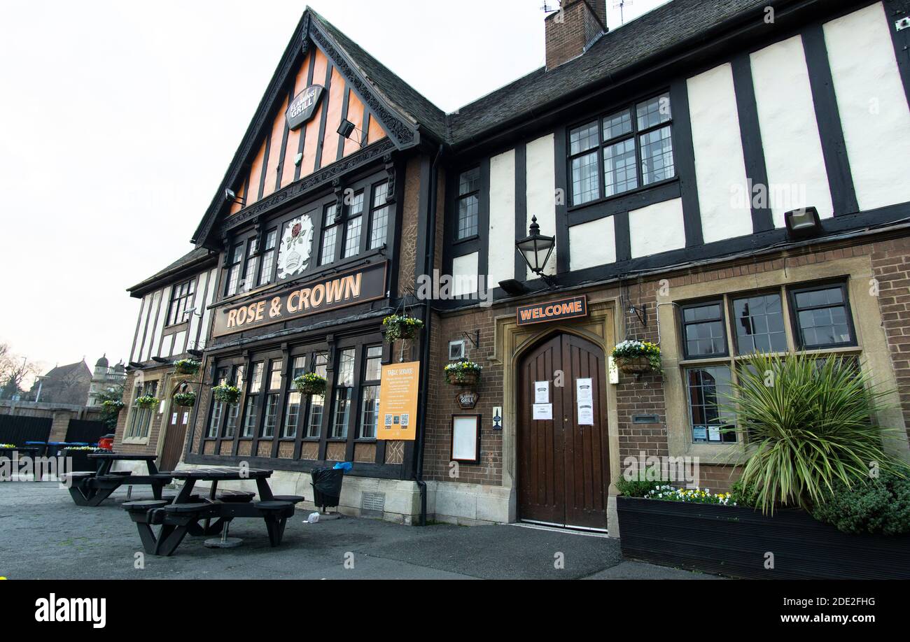 Mock Tudor style British grill pub closed during lock down Stock Photo ...