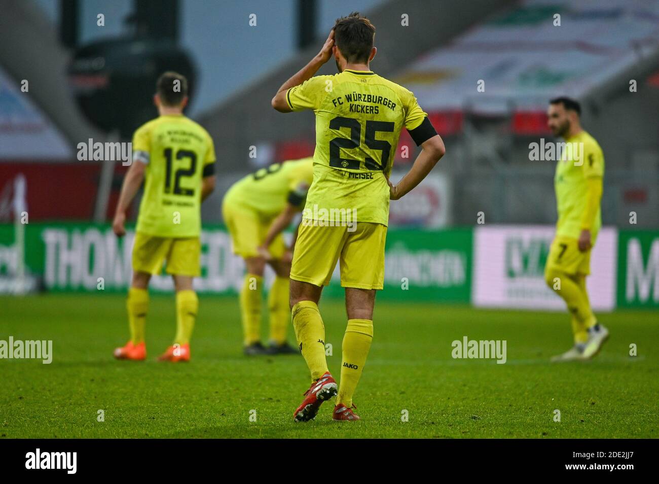 Regensburg, Germany. 28th Nov, 2020. Football: 2nd Bundesliga, Jahn ...