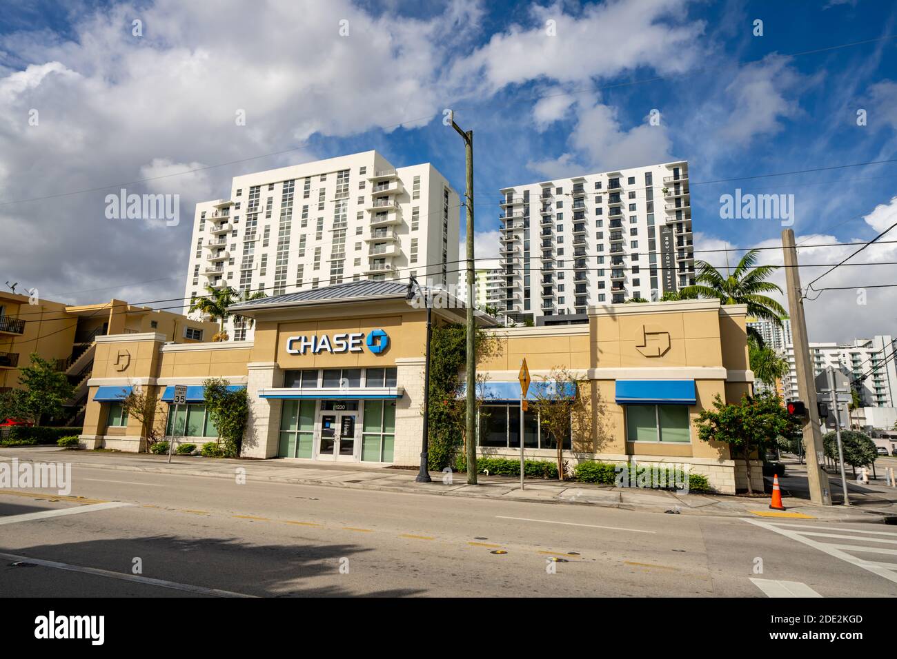 Chase bank branch hi-res stock photography and images - Alamy