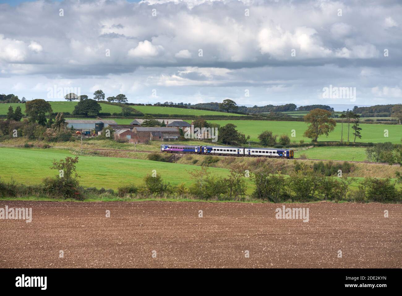 Northern Rail class 153 + class 158 sprinter train at Long Strumble ...