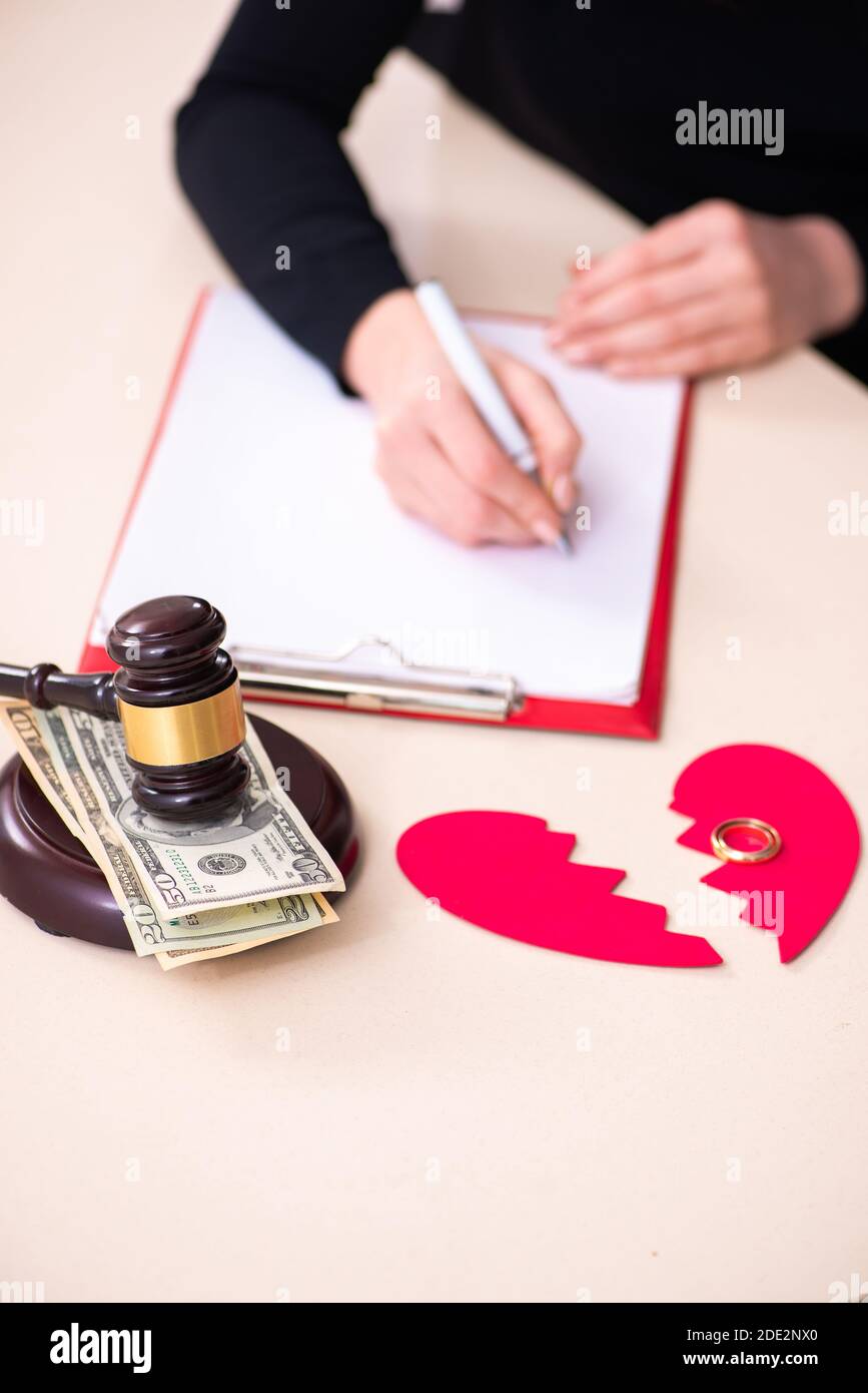 Couple divorcing in alimony concept Stock Photo - Alamy