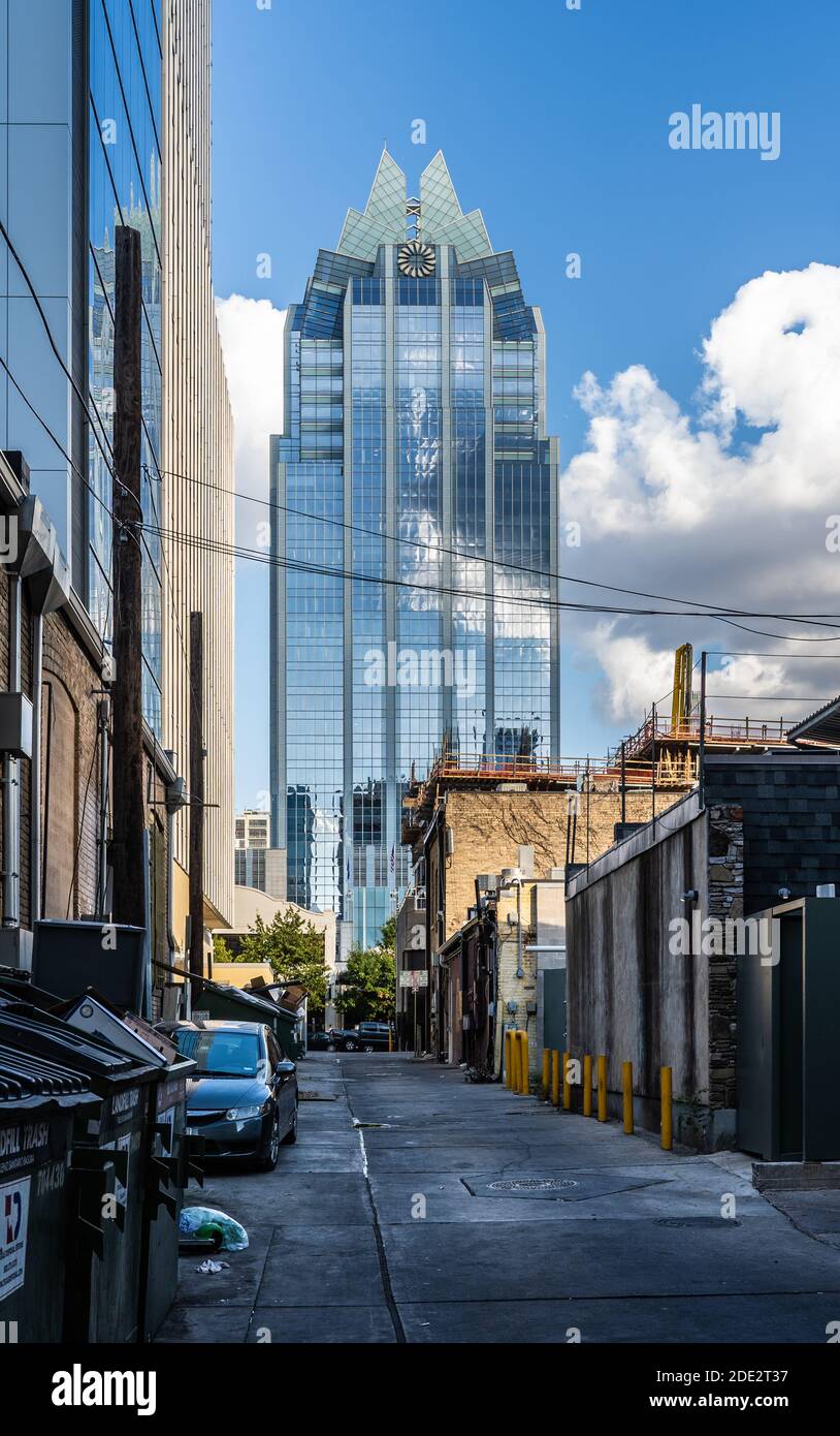 looking down an alleyway towards the frost tower, austin Stock Photo ...