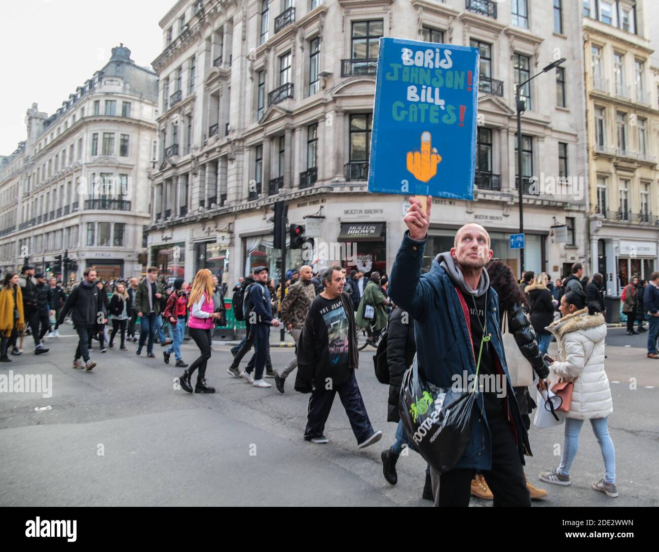 London UK 28 November 2020 Anti Lockdown protesters clashed with police ...