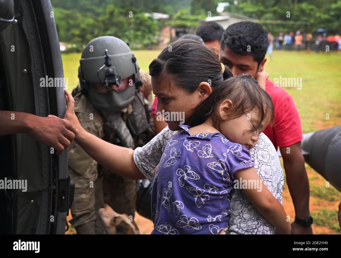 Flood evacuation family hi-res stock photography and images - Alamy