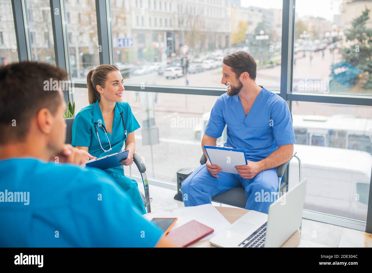 Medical team having group discussion hi-res stock photography and ...
