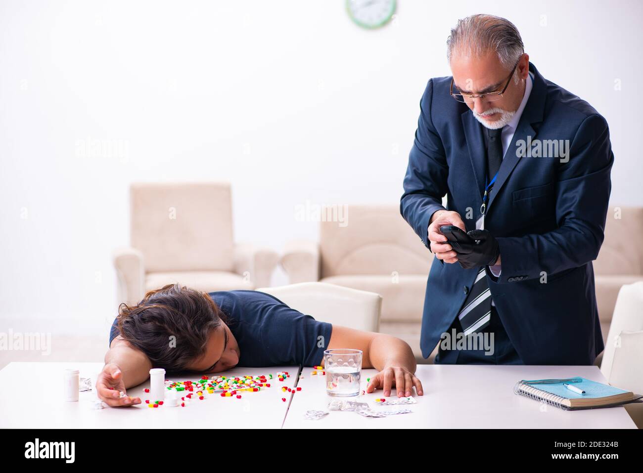 Talking homicide hi-res stock photography and images - Alamy