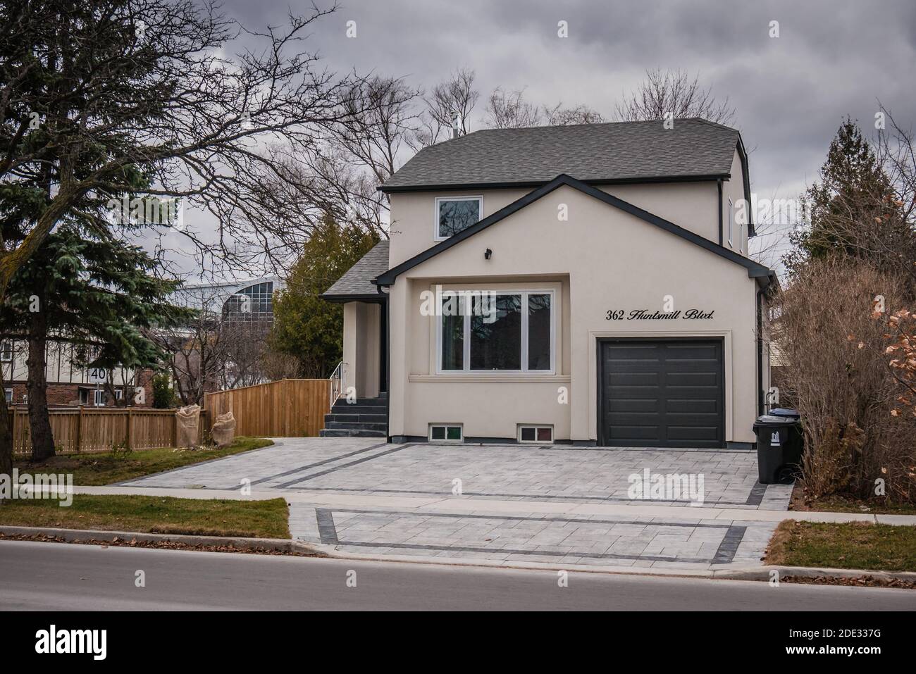 Canada suburban house toronto hi-res stock photography and images - Alamy