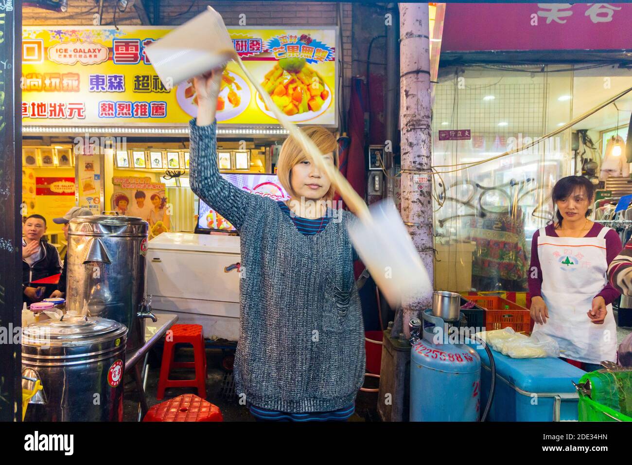 Lady making pulled tea at a night market in Taipei, Taiwan Stock Photo ...