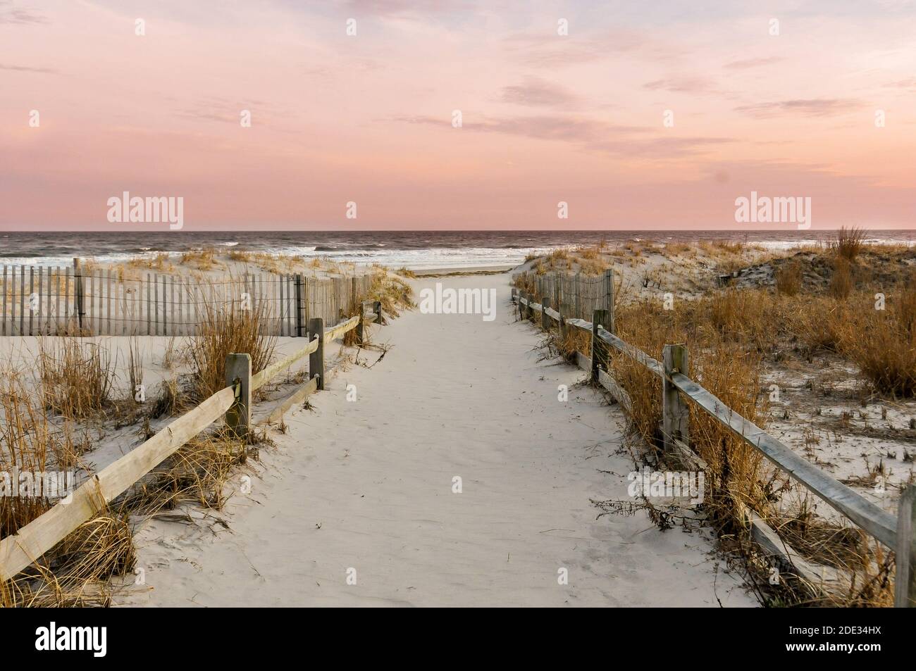 Pathway between water hi-res stock photography and images - Alamy