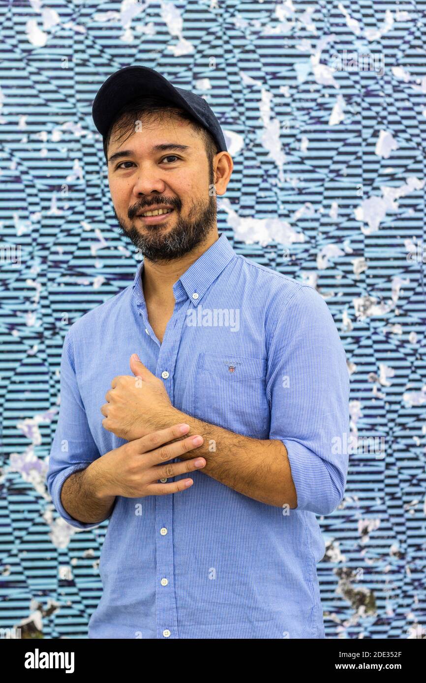 Filipino artist hi-res stock photography and images - Alamy