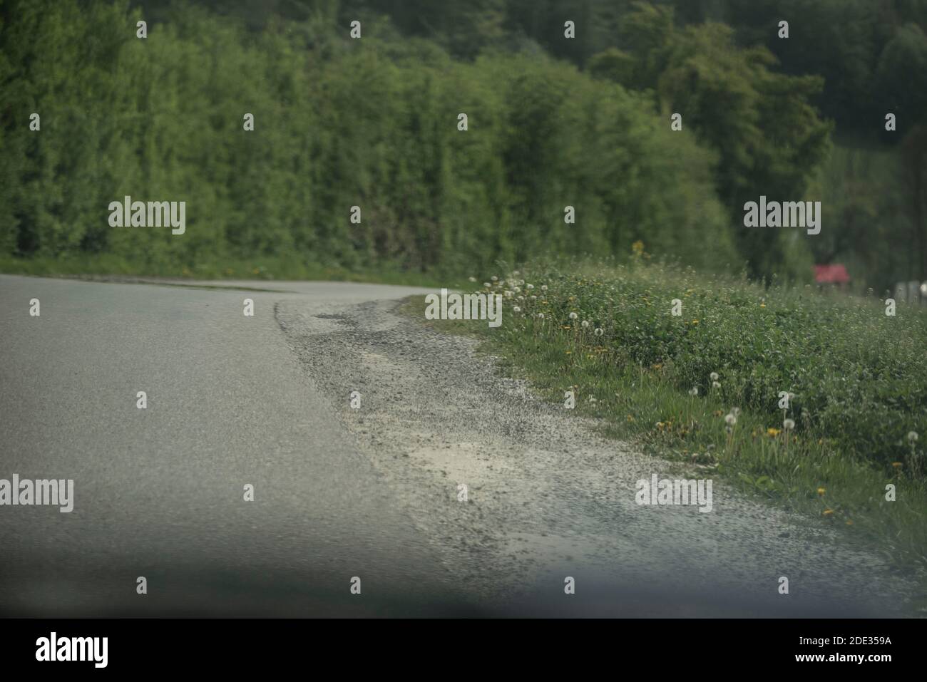 Shoulder ways hi-res stock photography and images - Alamy