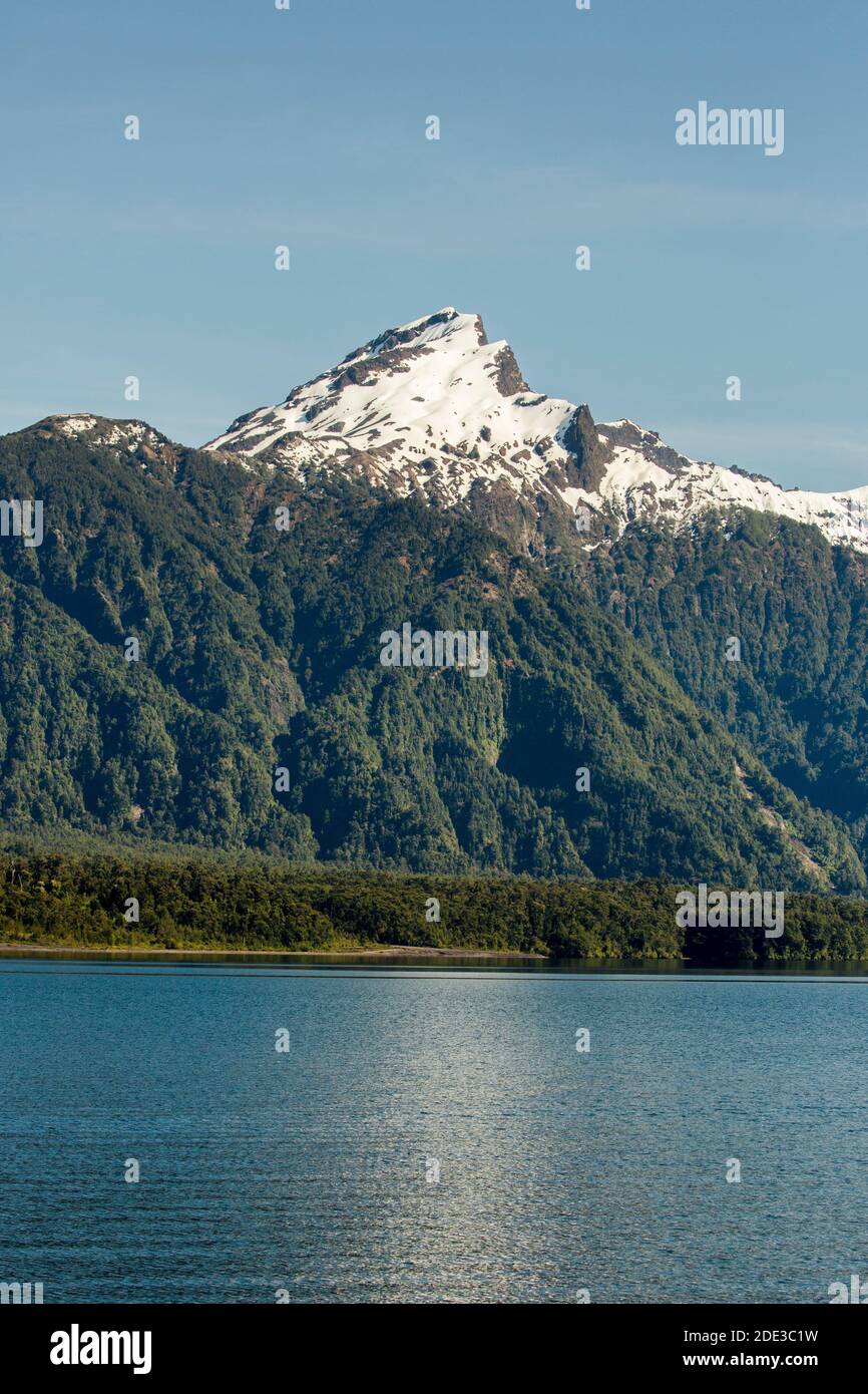 Snow capped volcanoes hi-res stock photography and images - Alamy