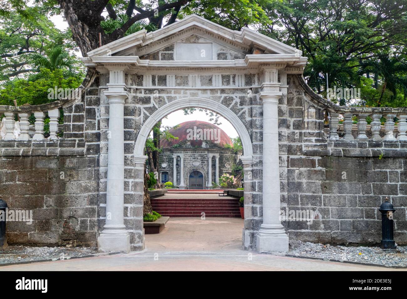 Main entrance arch to the spanish colonial era Paco Cemetery in Manila ...