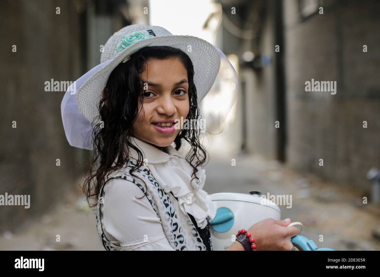 Gaza City, The Gaza Strip, Palestine. 28th Nov, 2020. A Palestinian ...