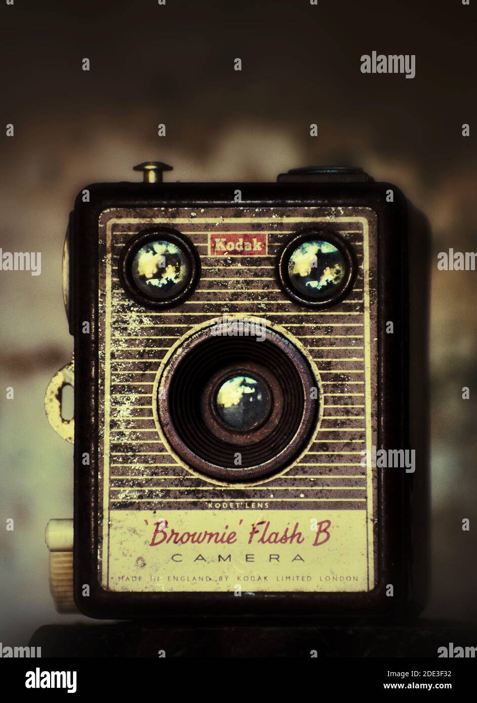 Old camera retro hi-res stock photography and images - Alamy