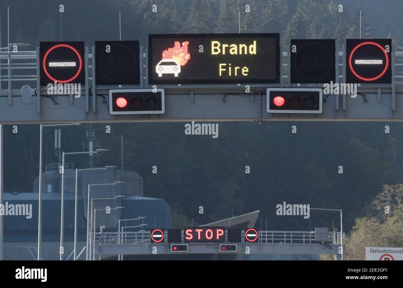 fire outbreak in a tunnel, dangers in road traffic and transportation ...