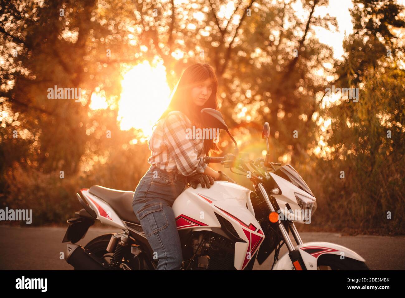 Girl sitting on motorcycle back hi-res stock photography and images - Alamy