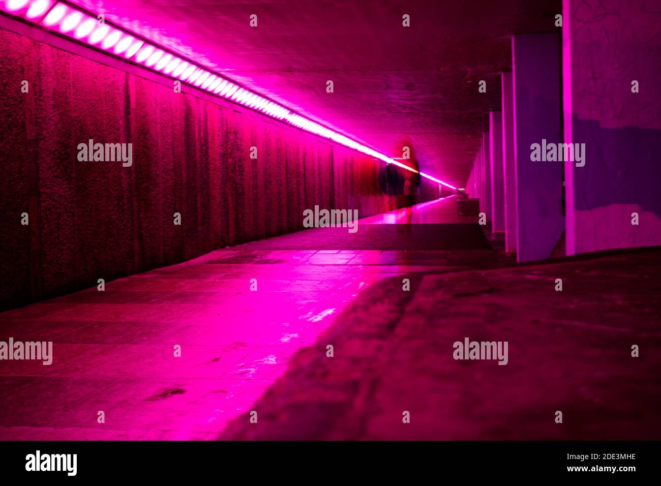 Dark alleys england hi-res stock photography and images - Alamy