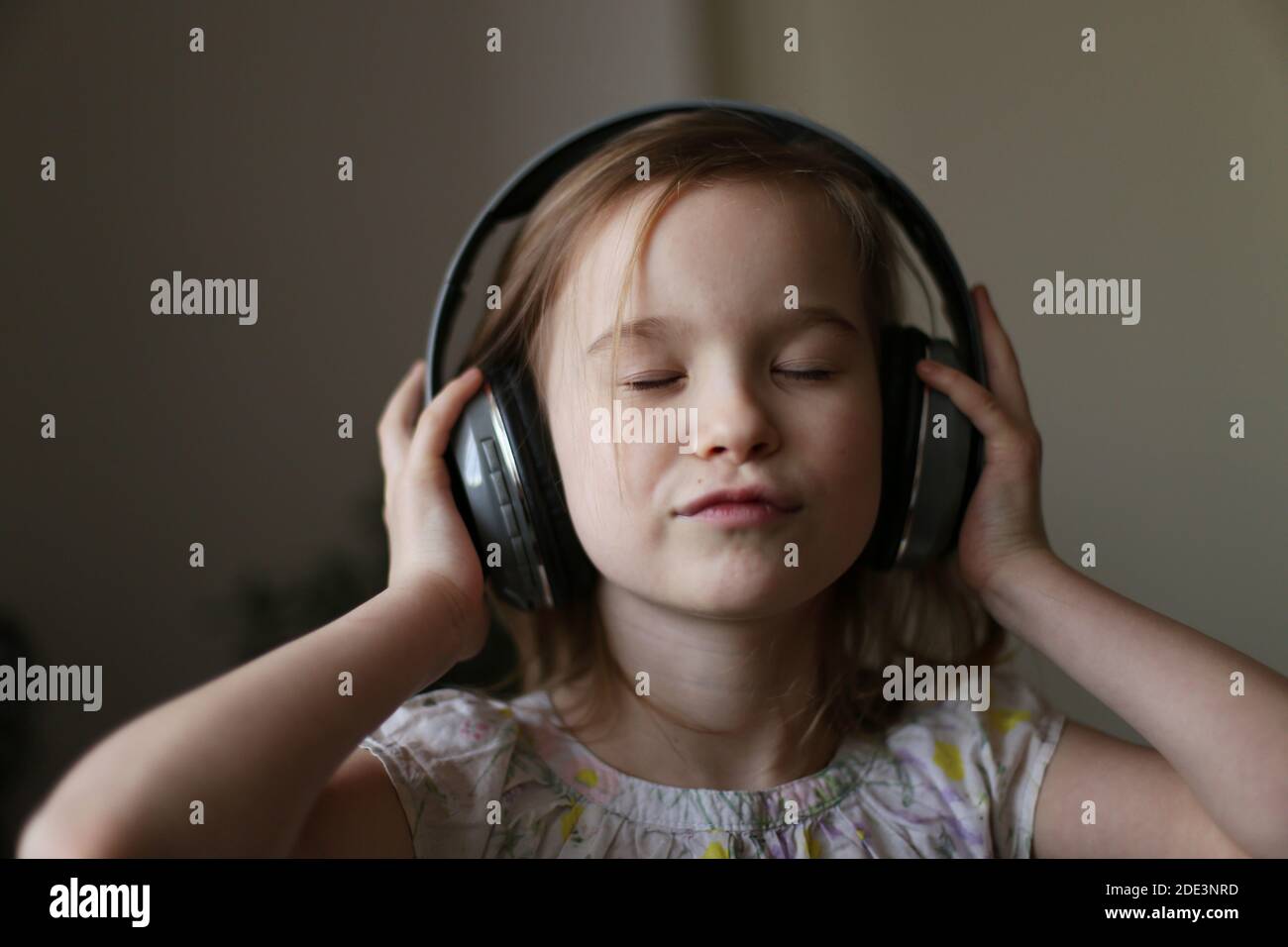 Big ear girl hi-res stock photography and images - Alamy