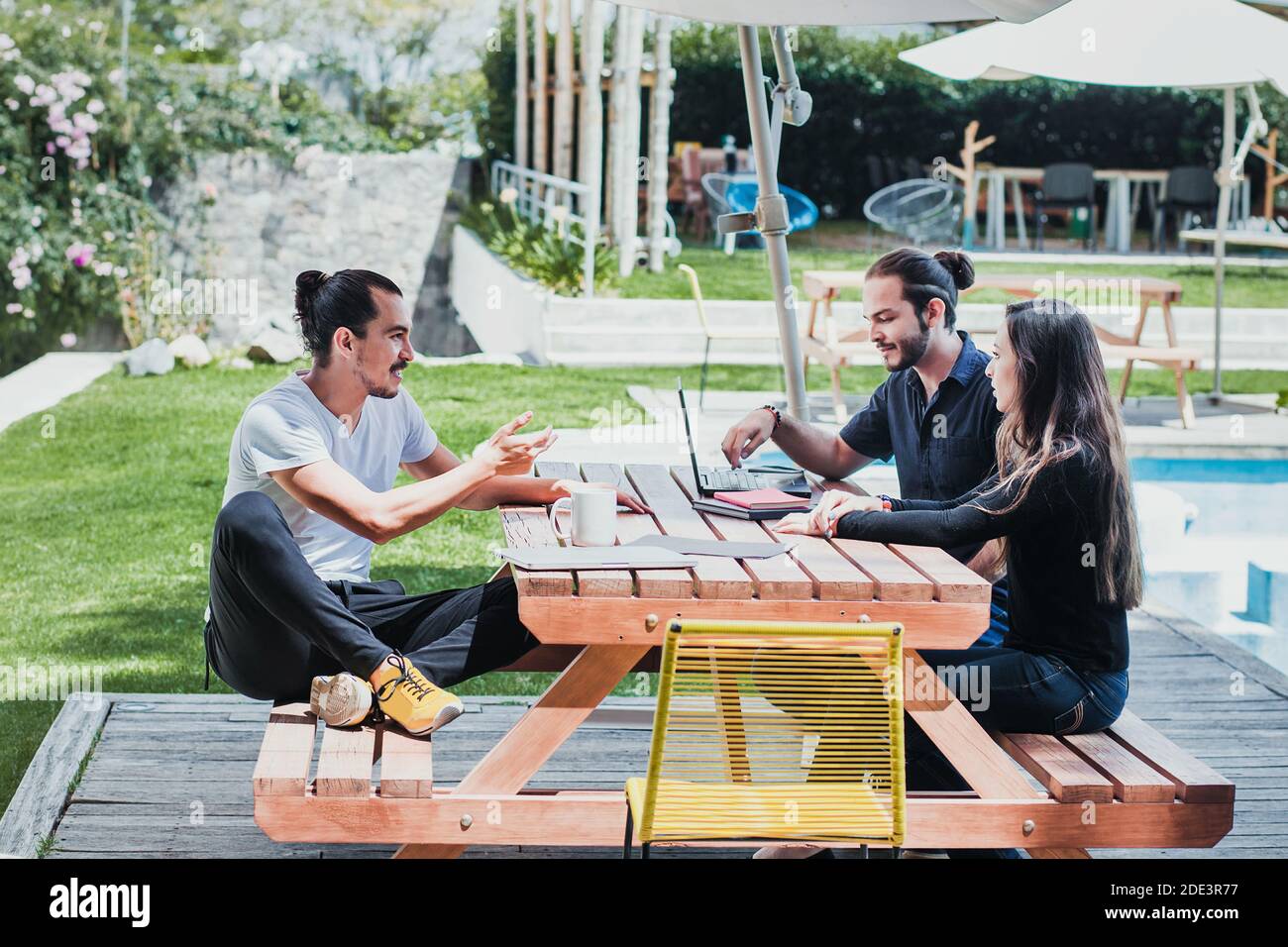 Mexican young people working outdoors in Latin America Stock Photo - Alamy