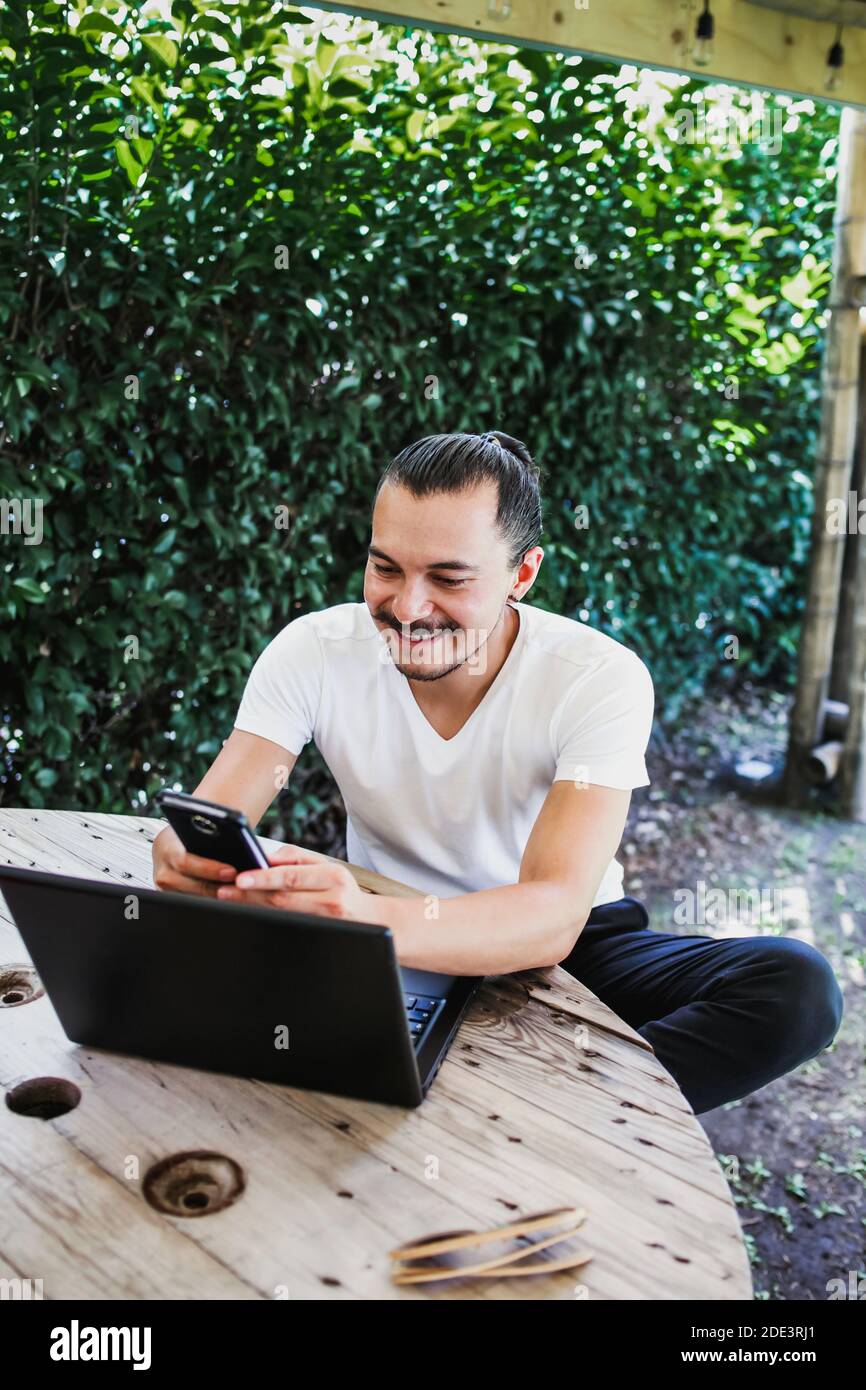 Mexican using cellphone hi-res stock photography and images - Alamy