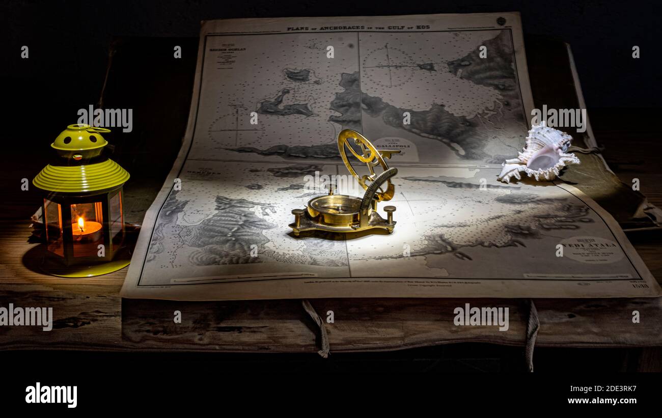 Antique brass compass on map hi-res stock photography and images - Alamy