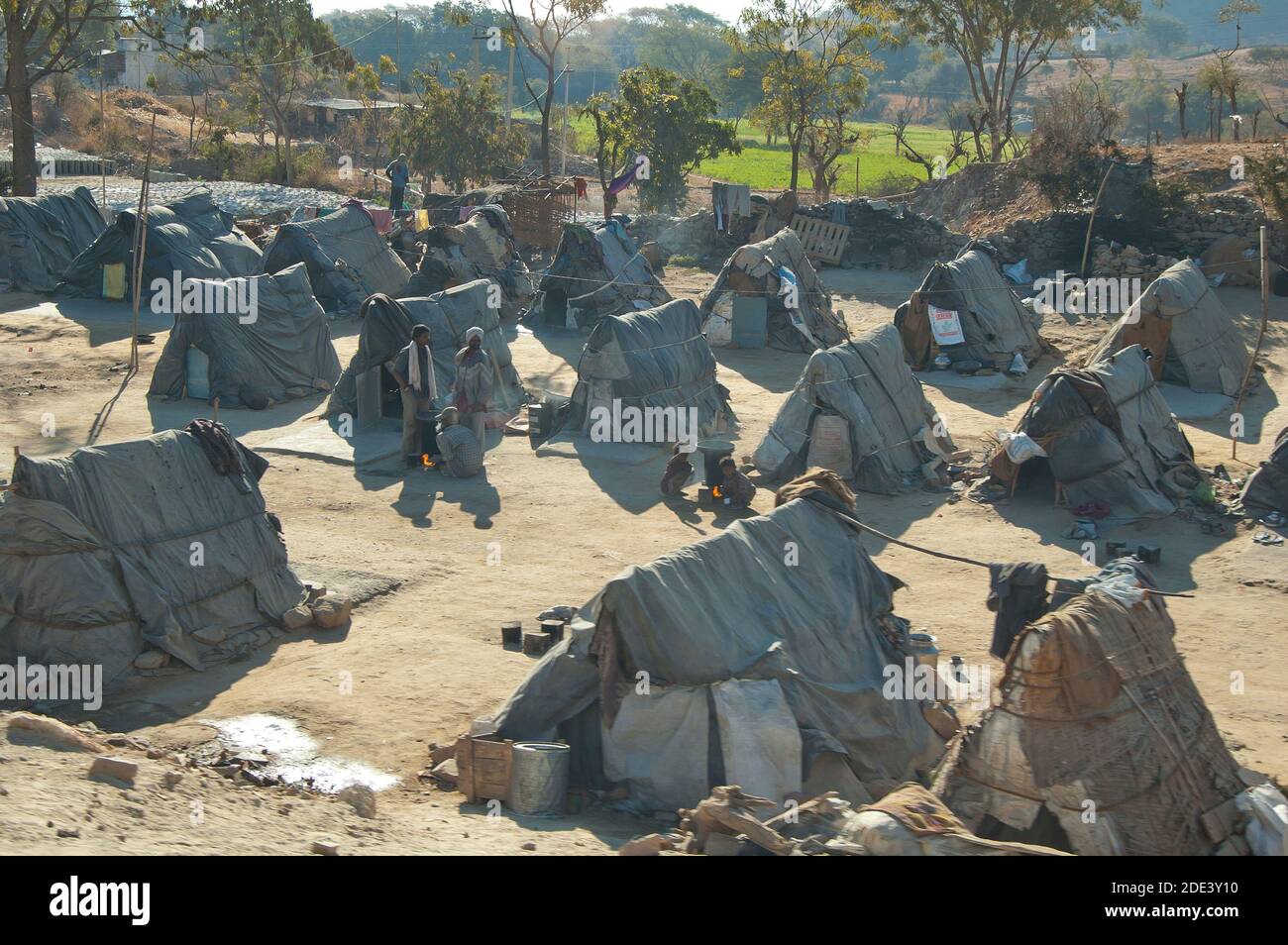 Tents neighborhood for poor people, India Stock Photo - Alamy