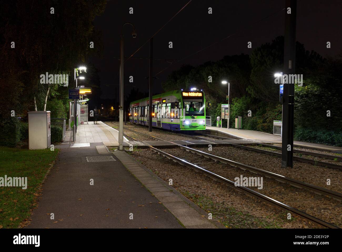 First London trams Croydon Tramlink Bombardier flexitiy swift CR4000 ...