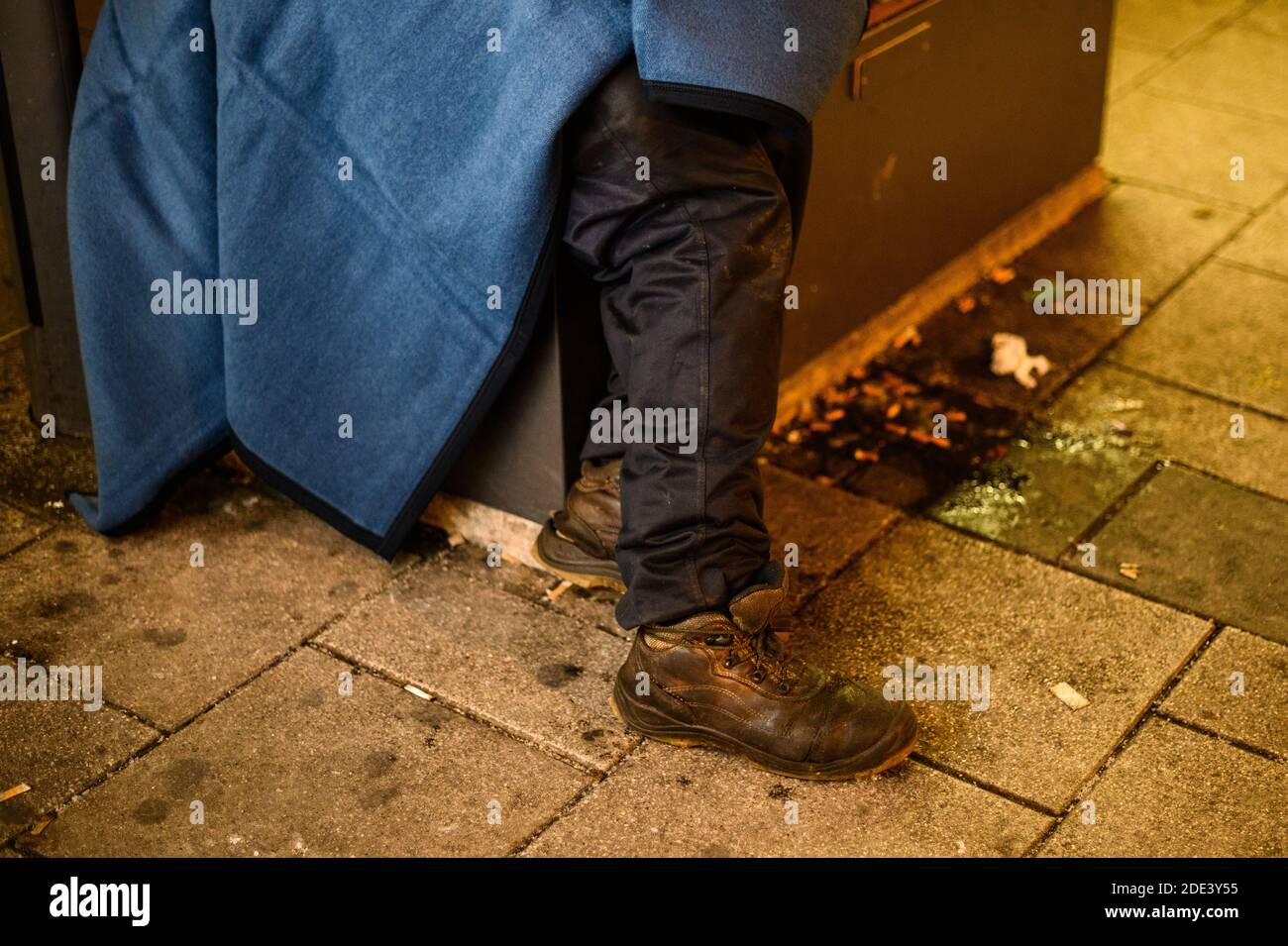 Homeless man sleeping bus stop hi-res stock photography and images - Alamy