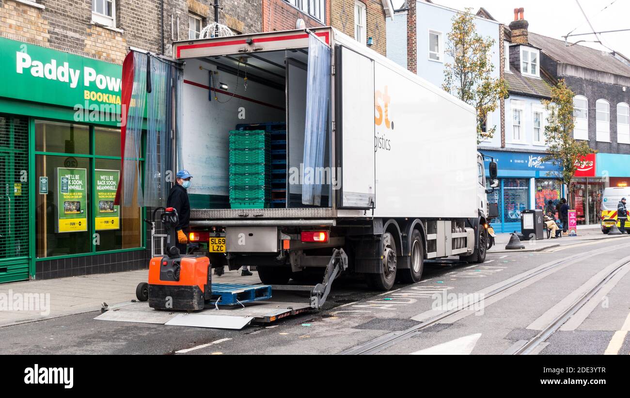 Pallet Loading High Resolution Stock Photography and Images - Alamy